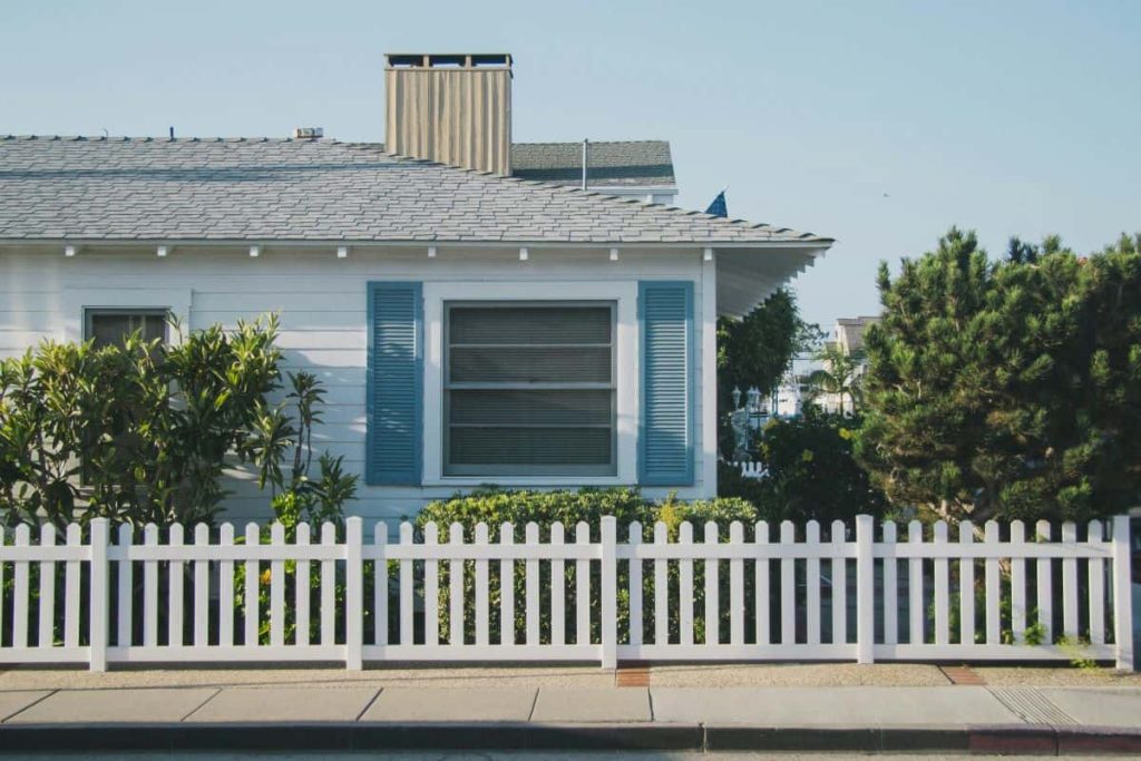 A Homeowner’s Guide to Property Lines, Shared Fences, and Good Neighbor ...